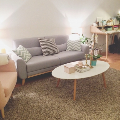 Divano design 2 posti tessuto grigio chiaro piedi in quercia EKTOR ...