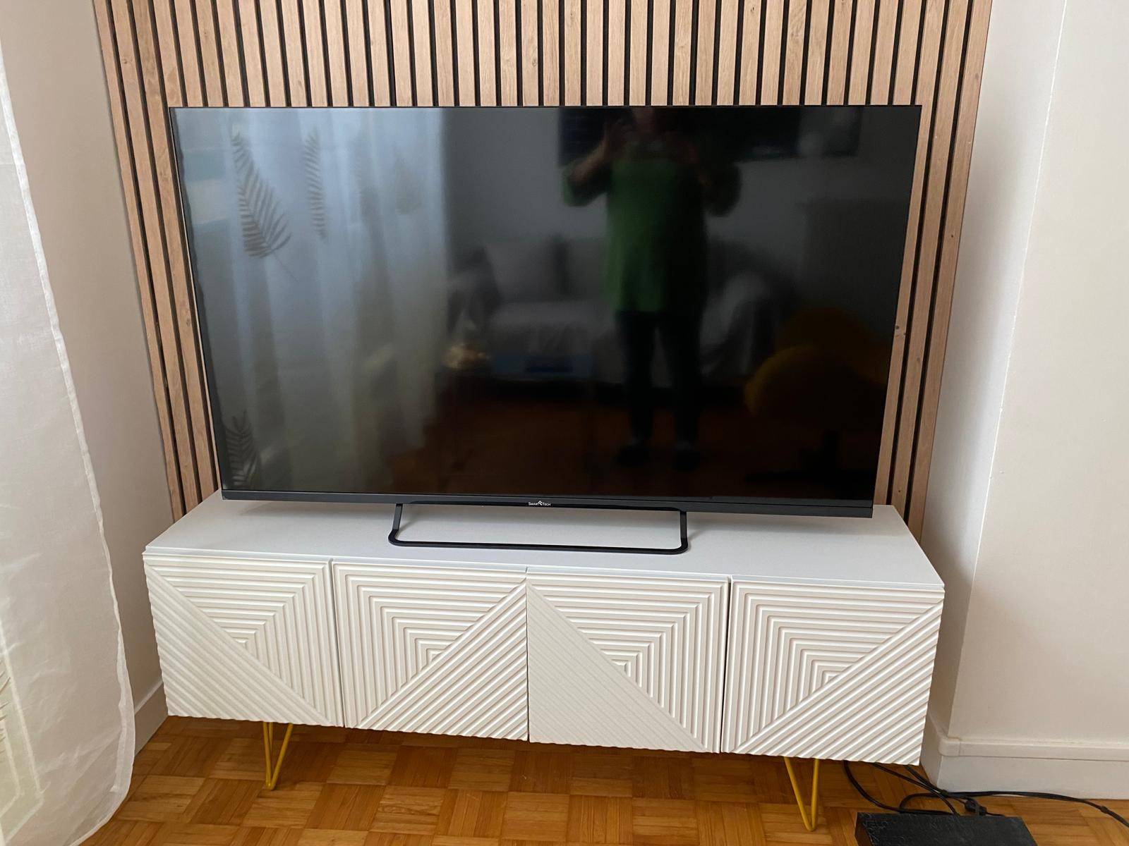 Meuble TV design gravé blanc et métal doré L140 cm OZEN - Miliboo